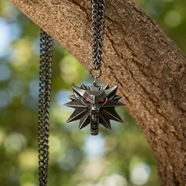 The Witcher 3 Necklace with White Wolf Medallion & Chain | Toy Game Shop